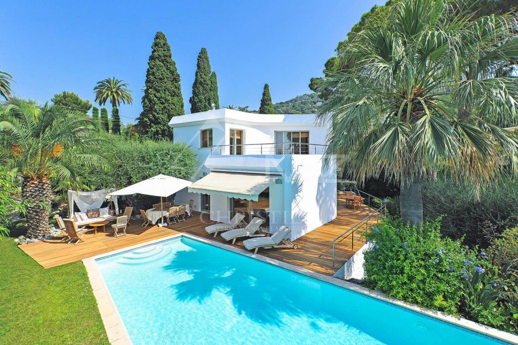 Купить дом в Каннах, Франция - цена 166 581 805 рублей, 180 м² – Prian.ru